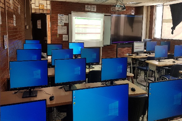 Laboratorios asociados | Laboratorios de Ciencias Básicas